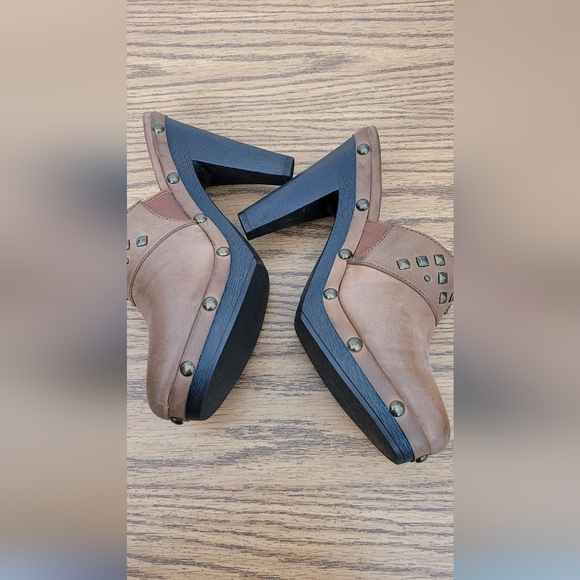 Chaps | Shoes | Chaps Brown Leather Studded Susanah Platform Clog Size ...